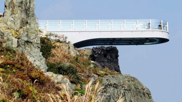10 Terrifying Skywalks Around the World - Hello Travel Buzz